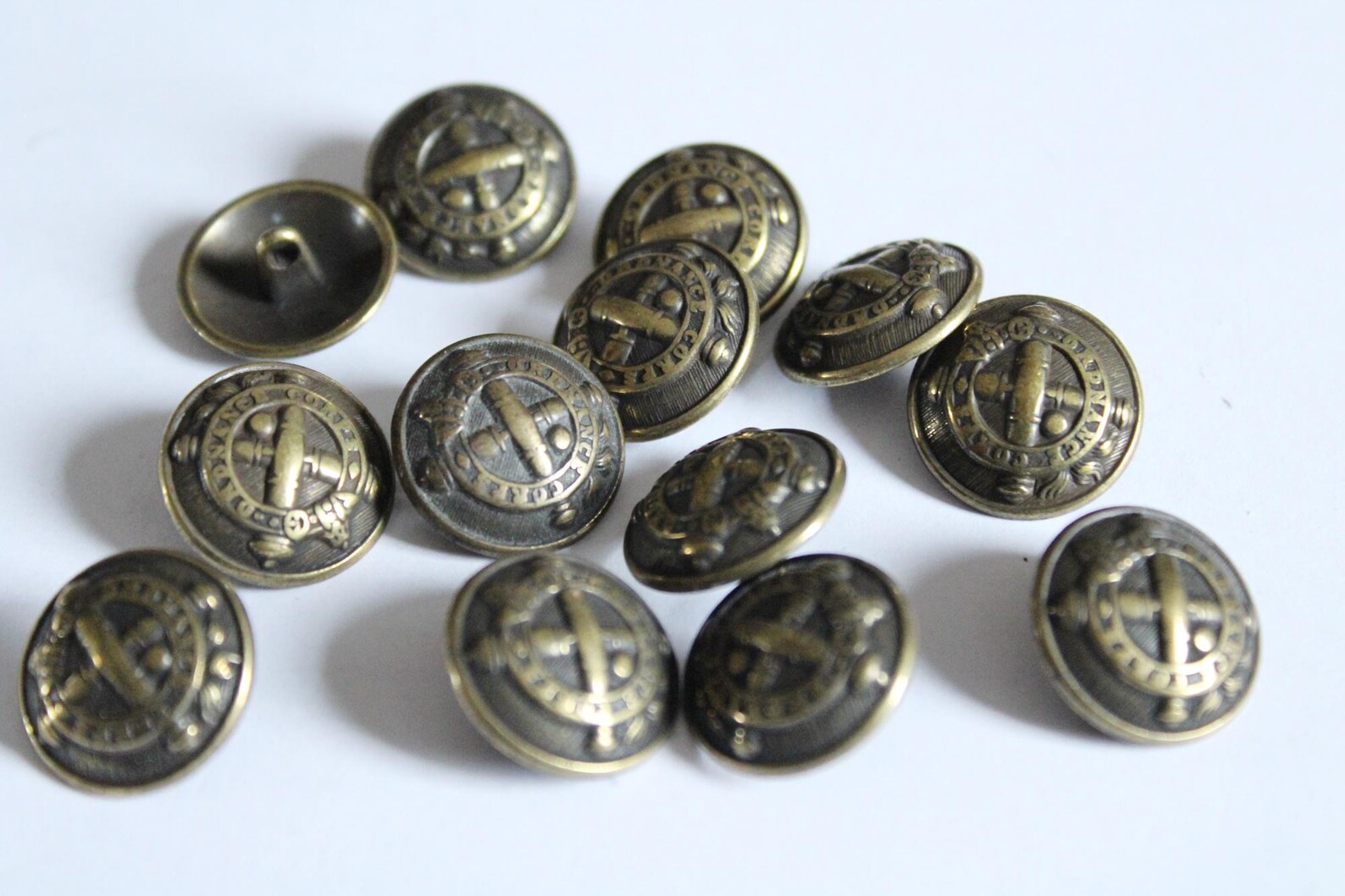 13 Buttons Antique Gold With Embossing 18 Mm Metal Shank Button - Etsy