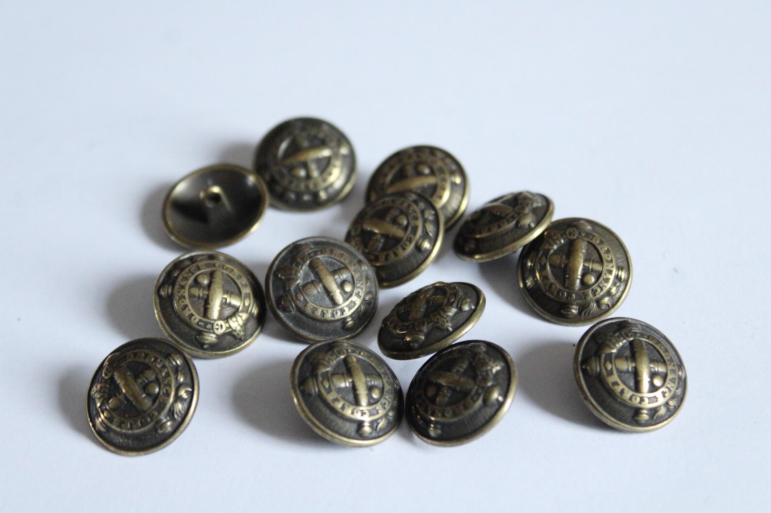 13 Buttons Antique Gold With Embossing 18 Mm Metal Shank Button - Etsy
