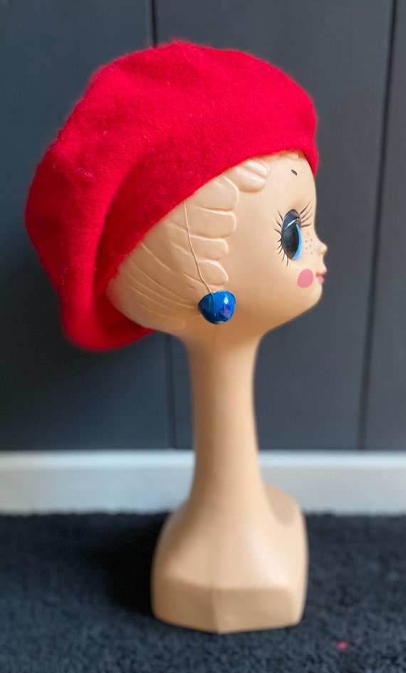 Bright red vintage 80s beret in soft wool, extendable… - Gem