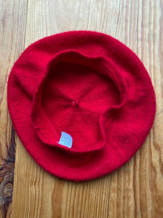 Bright red vintage 80s beret in soft wool, extendable… - Gem