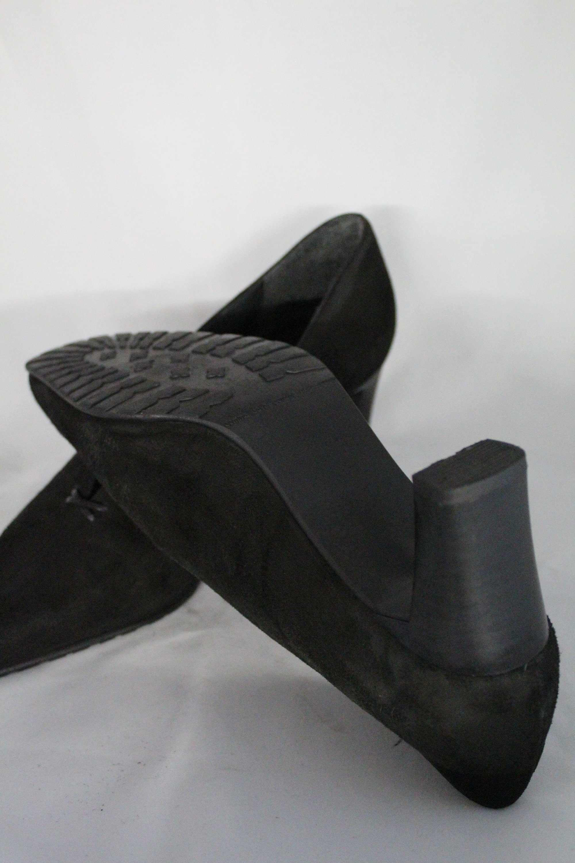 Elegant Vintage Black Chamois Pumps Classic Size 7 UK /9 US/ 40 EU ...