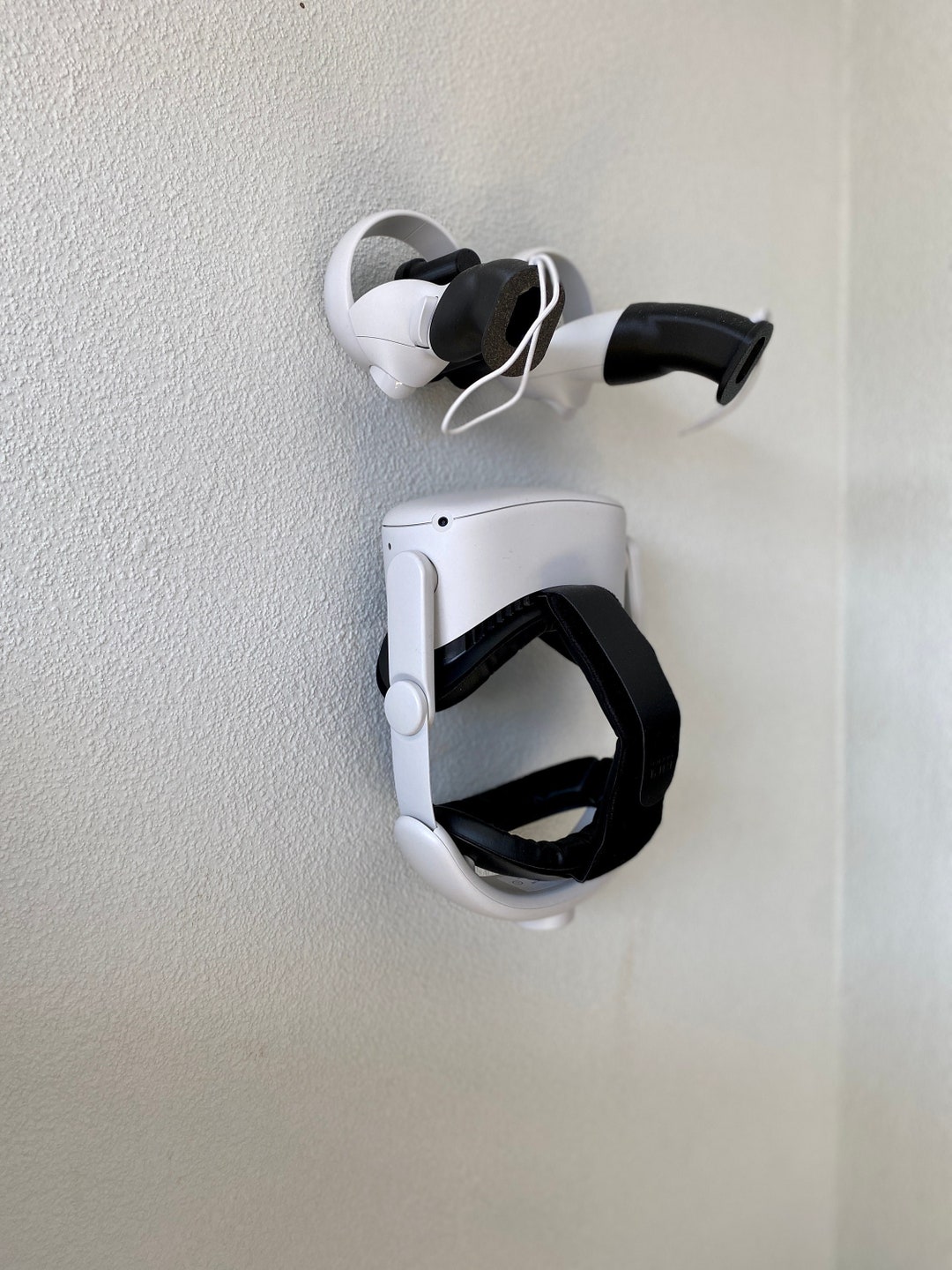 Wall Mount for the Oculus Quest 2 VR Headset and Controllers 3d Printed ...
