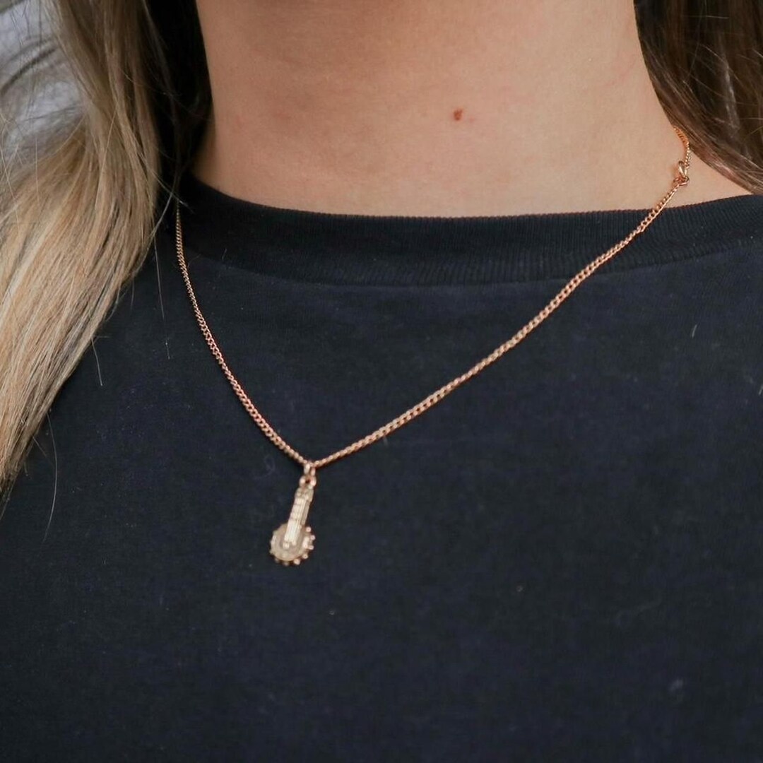 Solid 9K Gold Curb Chain Necklace With Banjo Pendant - Etsy
