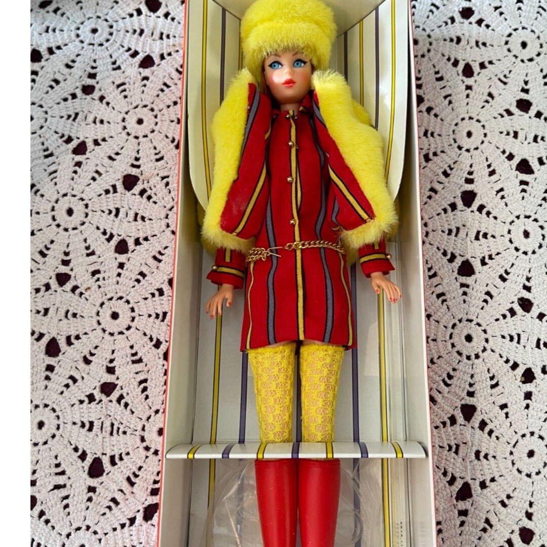 Vintage 1969 Twist N Turn Barbie Retro Style 1997 Edition Original Box ...