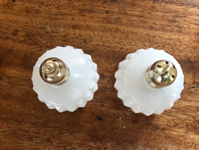 Hobnail Salt and Pepper Round Shakers From 1960's - Etsy Hobnail Salt and Pepper Round Shakers From 1960's - Etsy