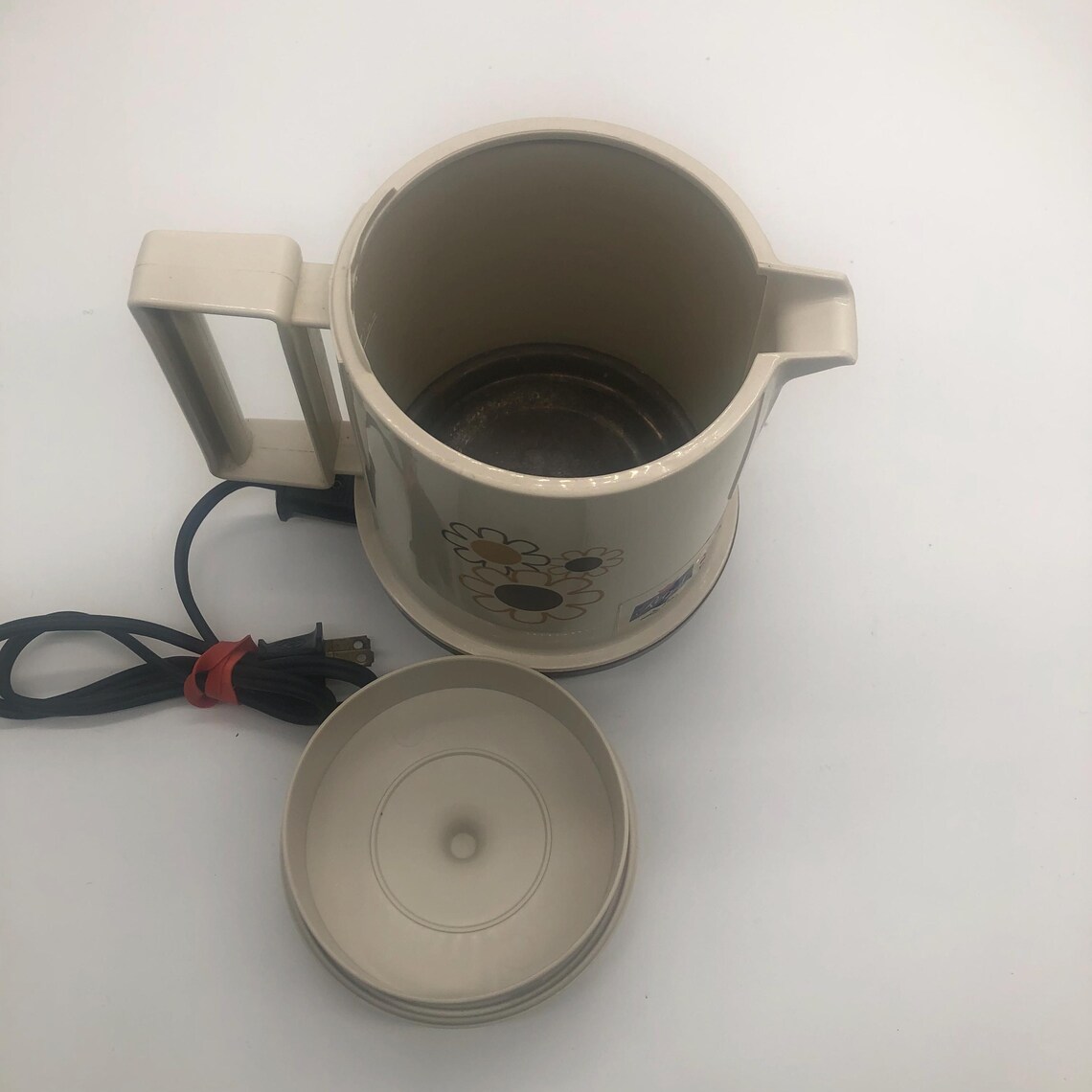 Cute Retro Poly Hot Pot Made by Regal in the 1970s Has Adorable Flowers ...