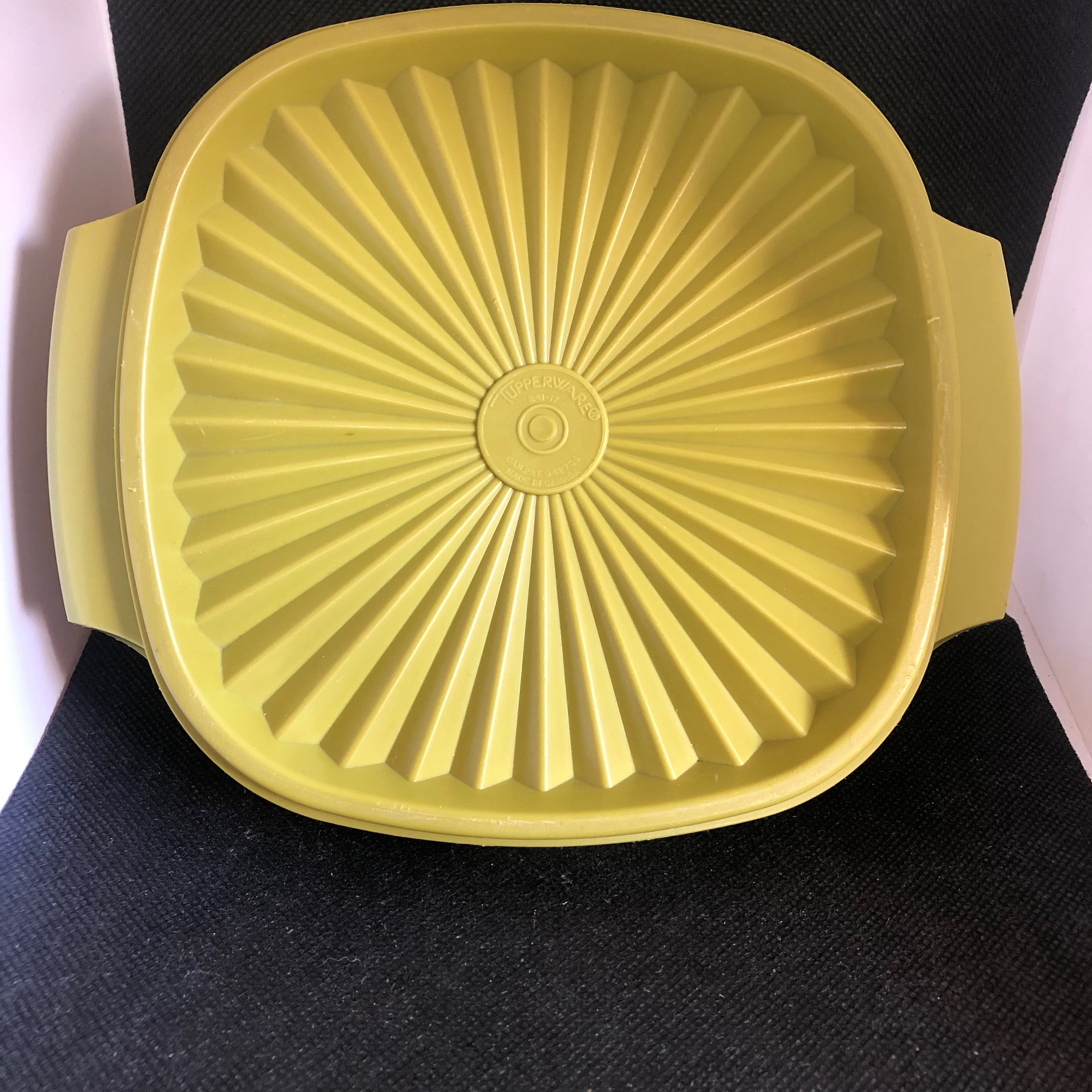 Vintage Tupperware Green Container With Lid 840-8 and 841-17 Made in ...