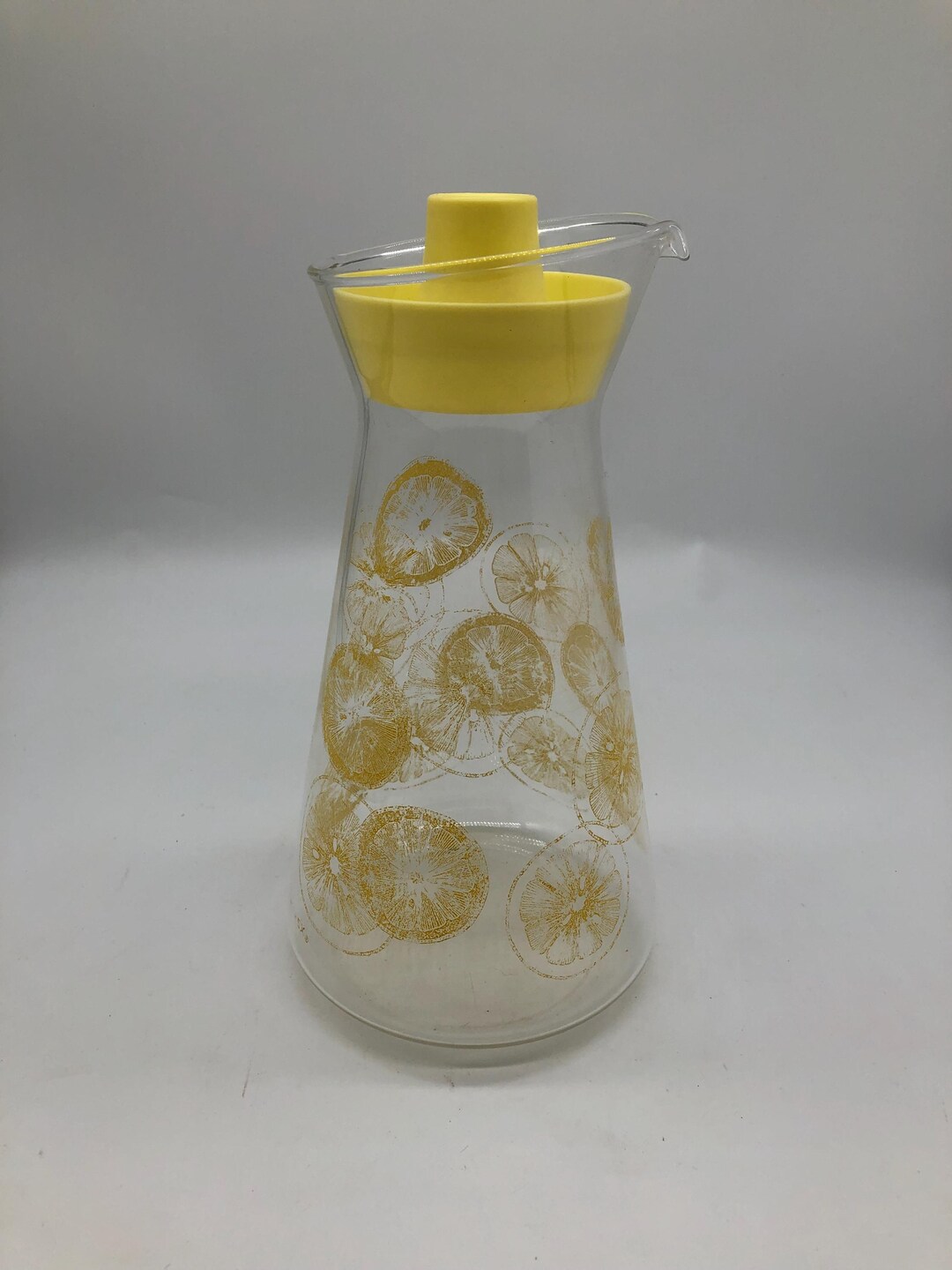 Vintage Pyrex Juice Jug With Lemons on It and Yellow Plastic Lid, Made ...
