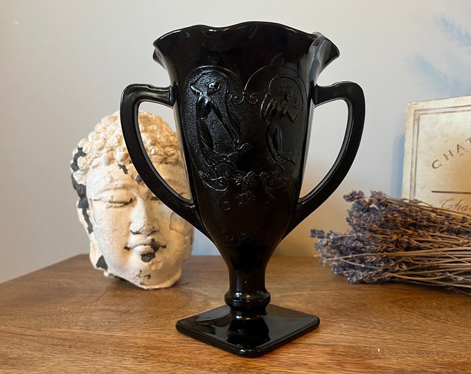 L.E. Smith Black Amethyst Dancing Nymph’s Lovers Two-handed Ruffled ...