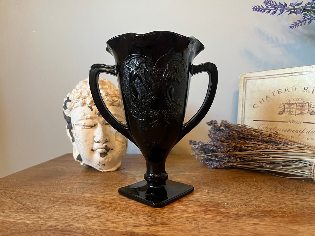 L.E. Smith Black Amethyst Dancing Nymphs Lovers Two-handed Ruffled Edge ...