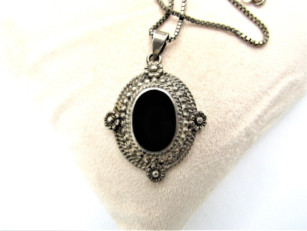 Vintage Beautiful Art Deco Sterling Silver & Onyx Flower Design Pendant ...