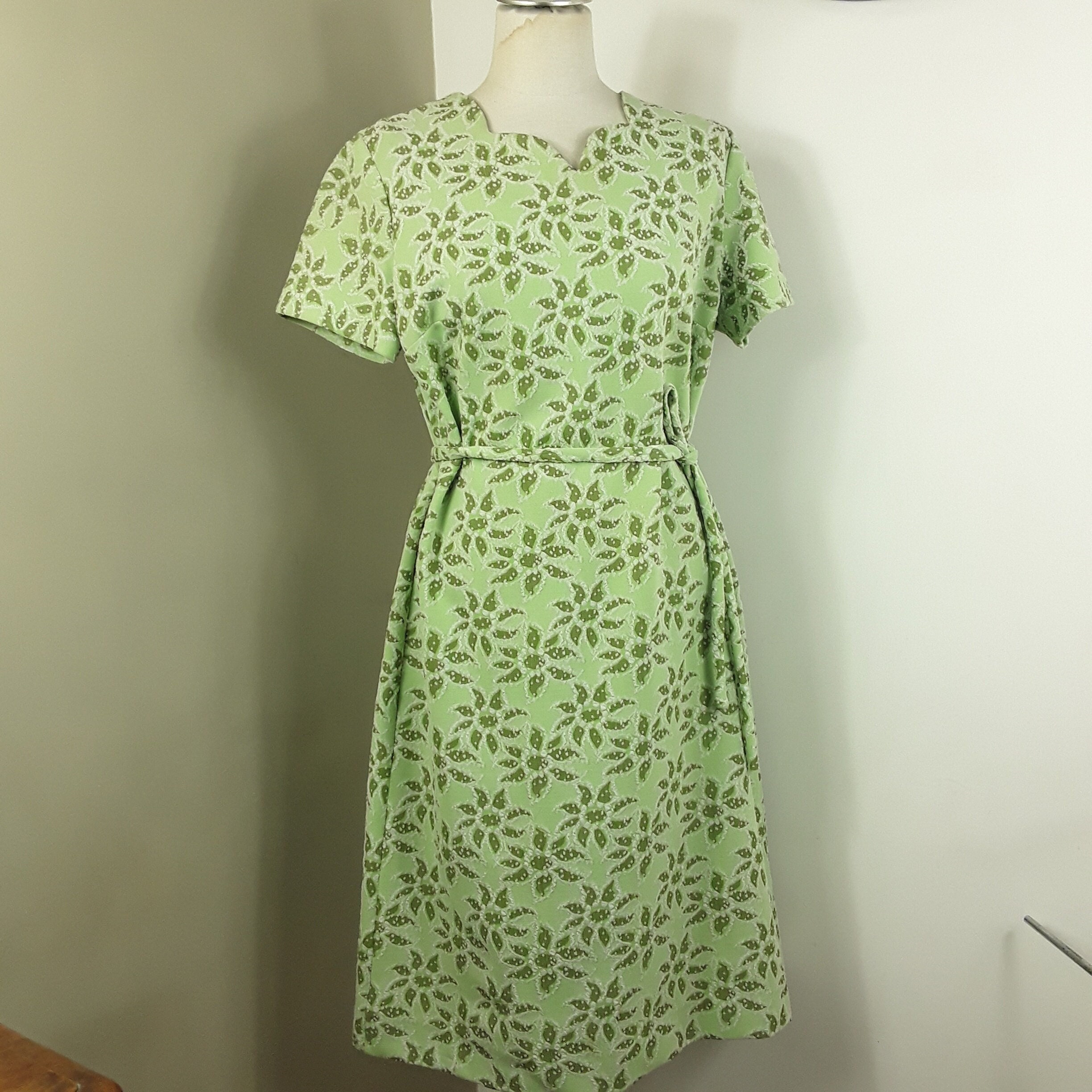 1960s Green Crimplene Dress. Fresh Floral Design. Tie Belt and ...