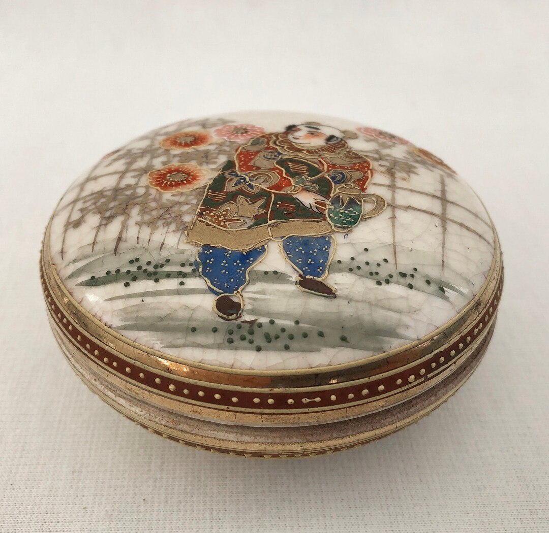 Small Chinese Porcelain Box With Lid, Hand-painted Jewelry Box, Asian ...