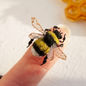 Realistic Bumble Bee Figurine, Apiary Gift Collection, Bumblebee Miniature Sculpture Beekeeper ...