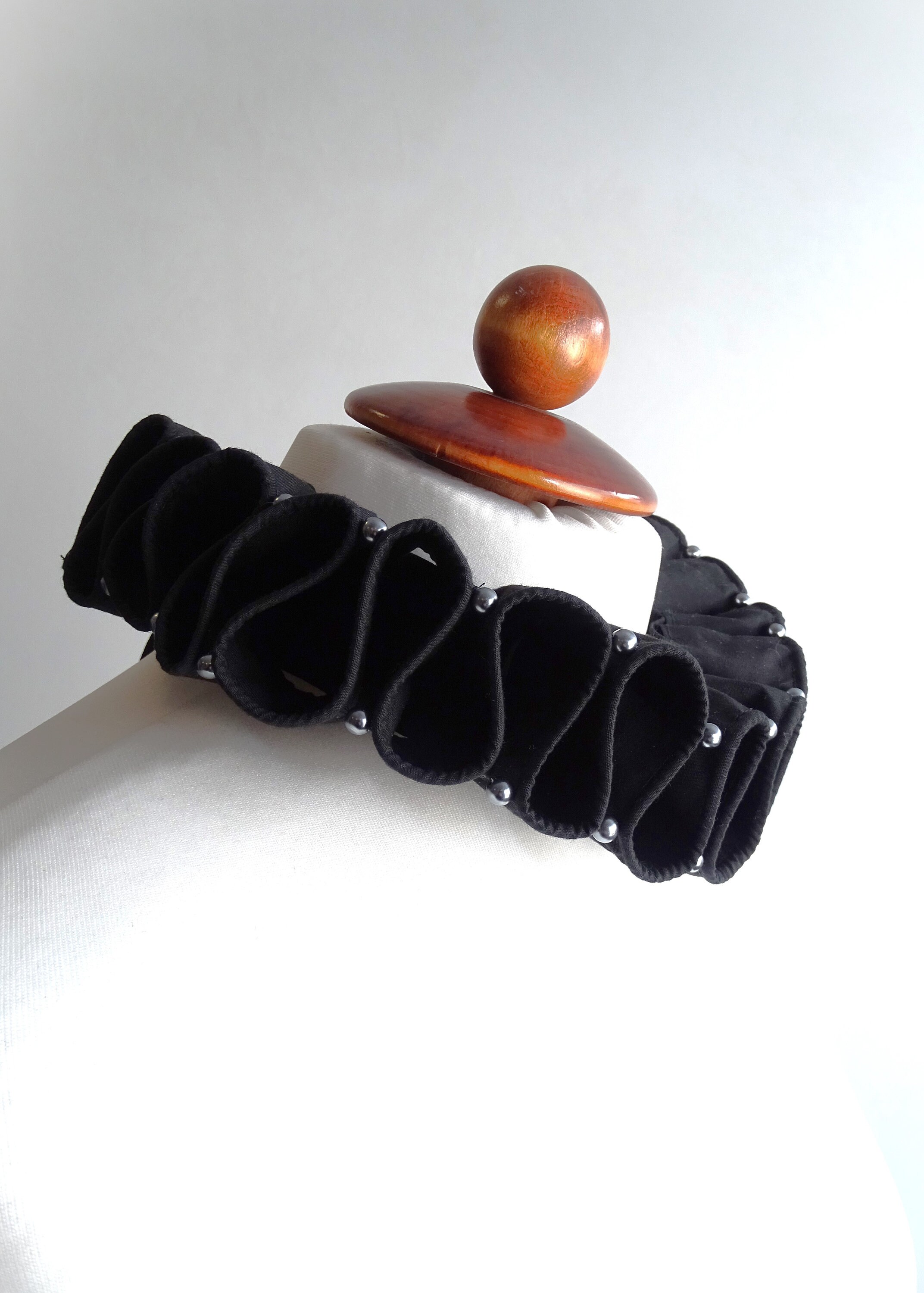 Millstone Collar Black With Pearls Ruff Bridle Elizabethan Collar Tudor ...