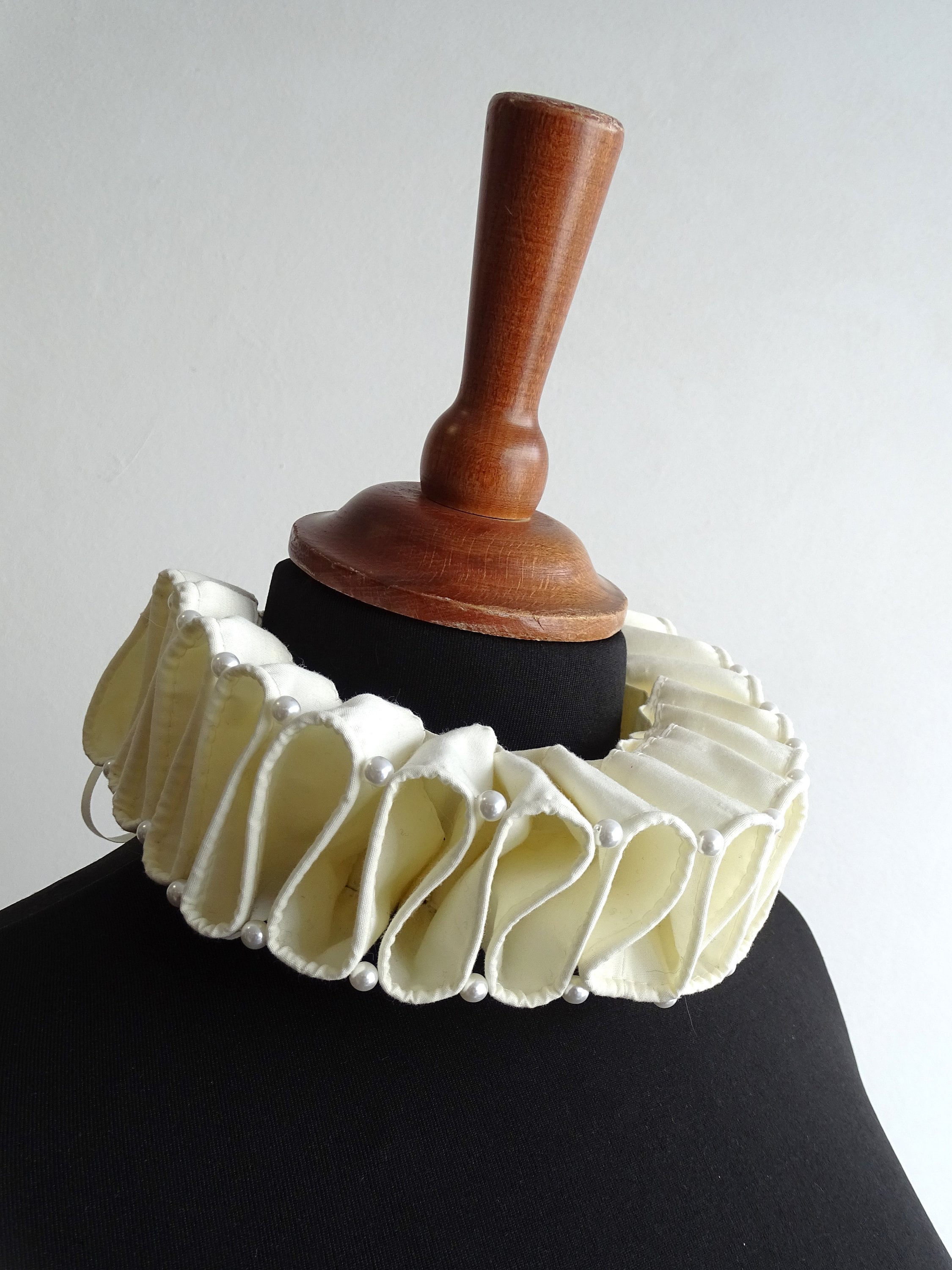 Millstone Collar Beige With Cream Pearls Ruff Bridle Elizabethan Collar ...