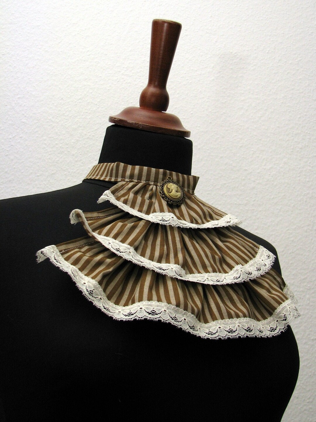 Jabot Brown Striped con latón Gemme Stripe Victoriano Steampunk - Etsy ...