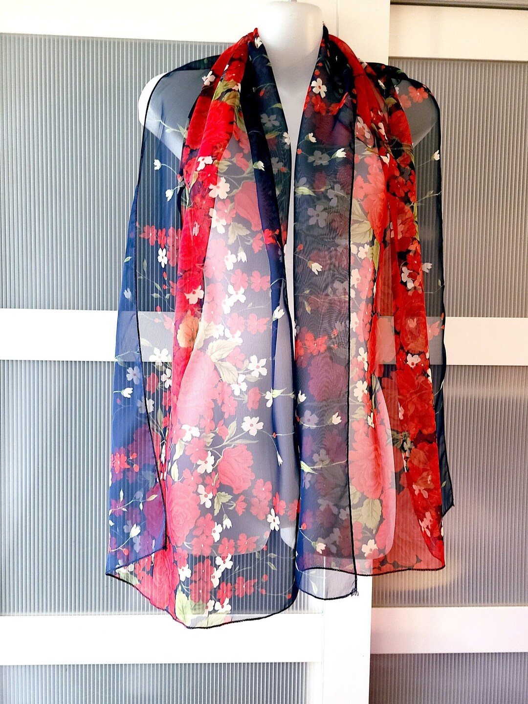 Love Gifts RED ROSES SCARF Navy Blue Floral Design Valentines Gifts for ...