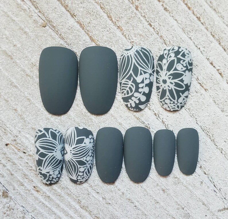 Gray Fake Nails With White Floral Accent. Press on Nails | Etsy