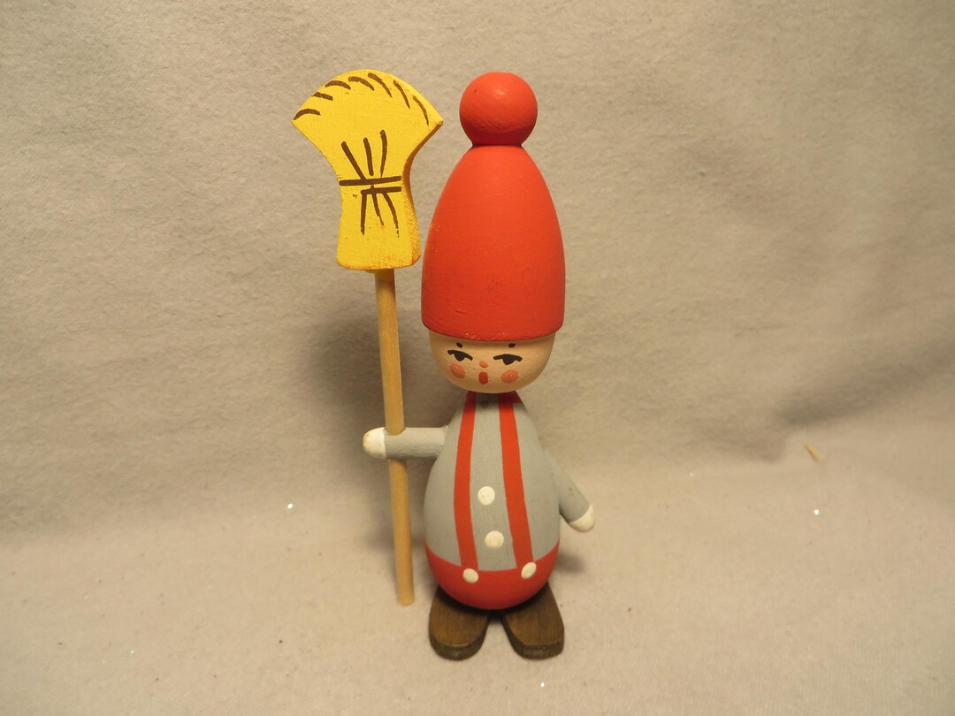 Vintage Bo-svensk Sweden 4 1/2" Tall Wood Tomte Boy W/broom - Etsy
