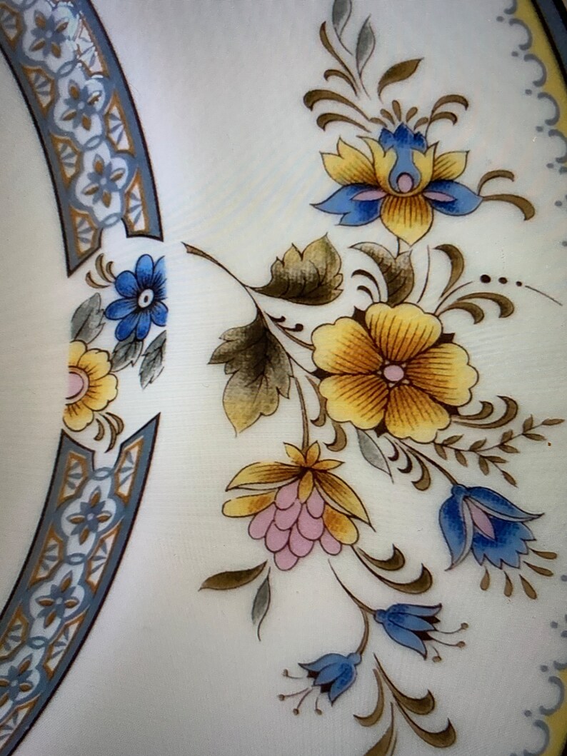 Mikasa Dinner Plates "chippendale" Pattern A1-190 - Bone China - Etsy