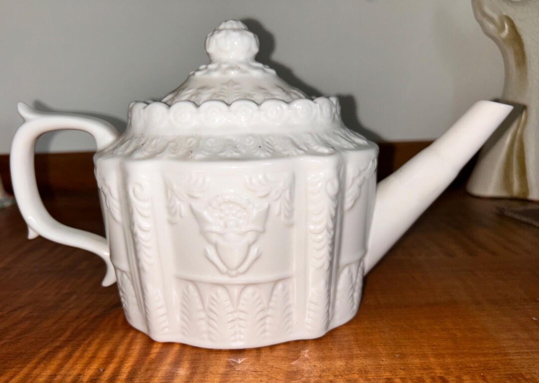 I. Godinger & Co Teapot Home Essentials Ivory Porcelain Shields Leaves ...