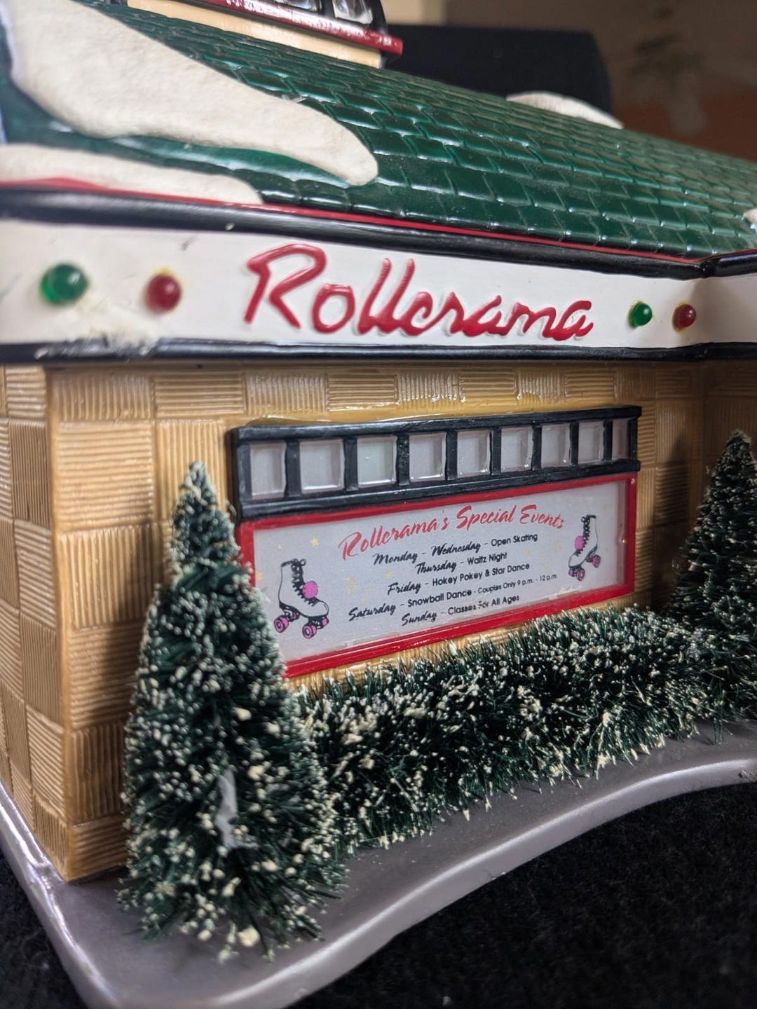 Dept 56 Vintage Snow Village Rollerama Roller Skating Rink 54916 Signed ...