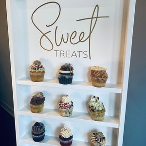 Cupcake Wall With Stand - Holds 18-54 Cupcakes - Cupcake Theme ...