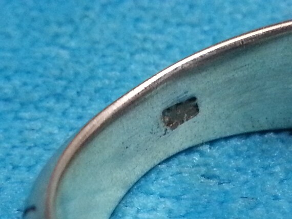 Antique Victorian button in sterling silver ring, scu… - Gem