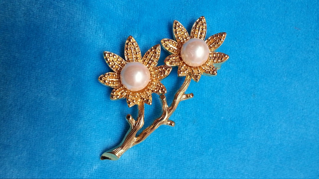Striking Heavy Monet Vintage Brooch, Gold-tone Flowers With Lustrous ...