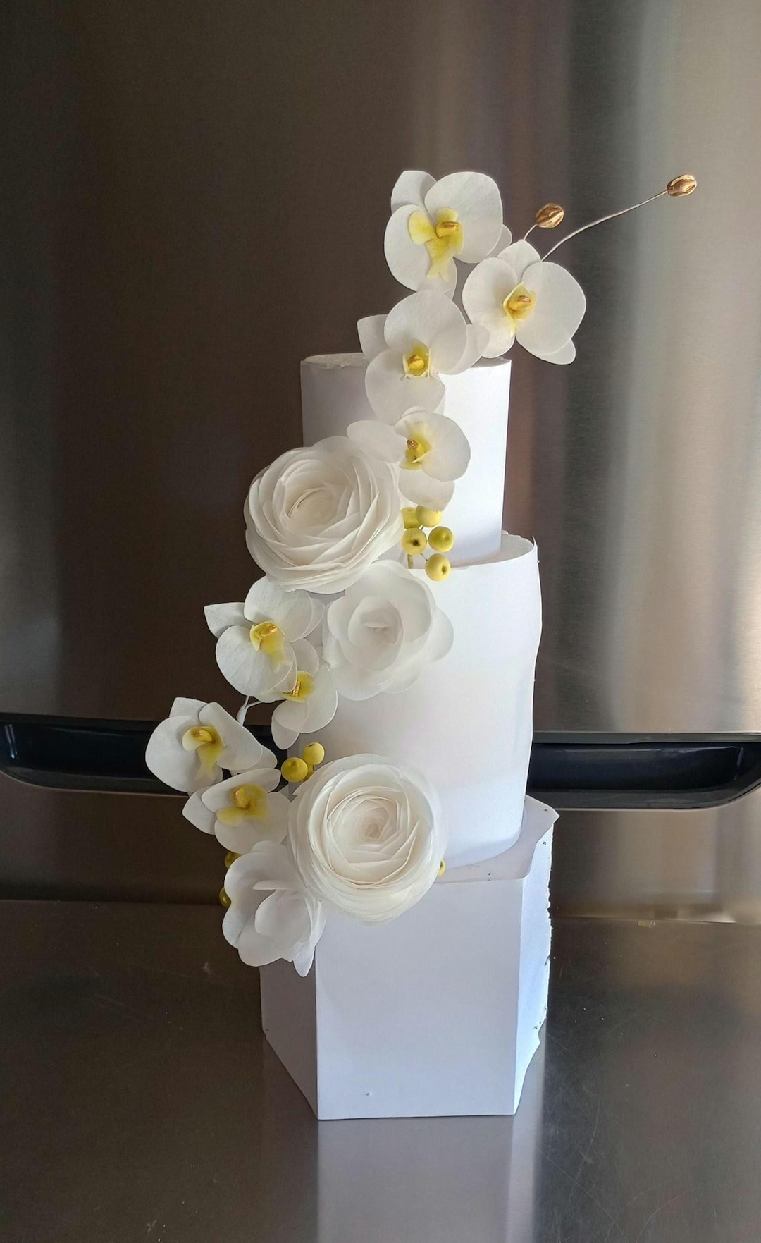 Modern Wafer Paper Wedding Cake Decoration Floral Cake Decoration ...