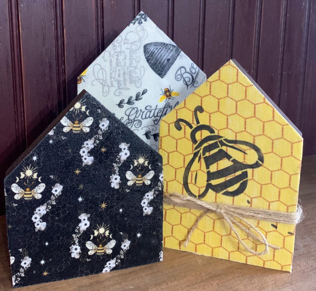 Farmhouse Decor. Bee Decor. Woodhouse Country Decoration. Bee Shelf ...