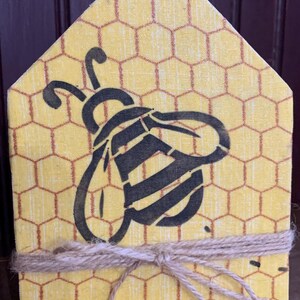 Farmhouse Decor. Bee Decor. Woodhouse Country Decoration. Bee Shelf ...