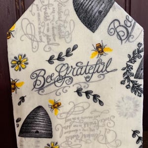 Farmhouse Decor. Bee Decor. Woodhouse Country Decoration. Bee Shelf ...