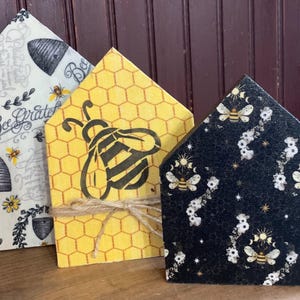 Farmhouse Decor. Bee Decor. Woodhouse Country Decoration. Bee Shelf ...