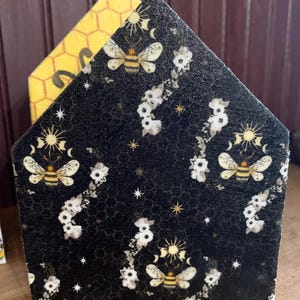 Farmhouse Decor. Bee Decor. Woodhouse Country Decoration. Bee Shelf ...