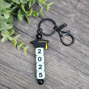 Silicone Bead Graduation Keychain, 2025 Grad Keyring, Grad Hat Keychain ...
