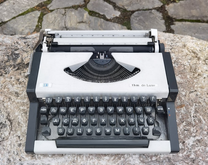 Unis TBM De Luxe Cyrillic Typewriter, Vintage Steel Portable Typewriter ...
