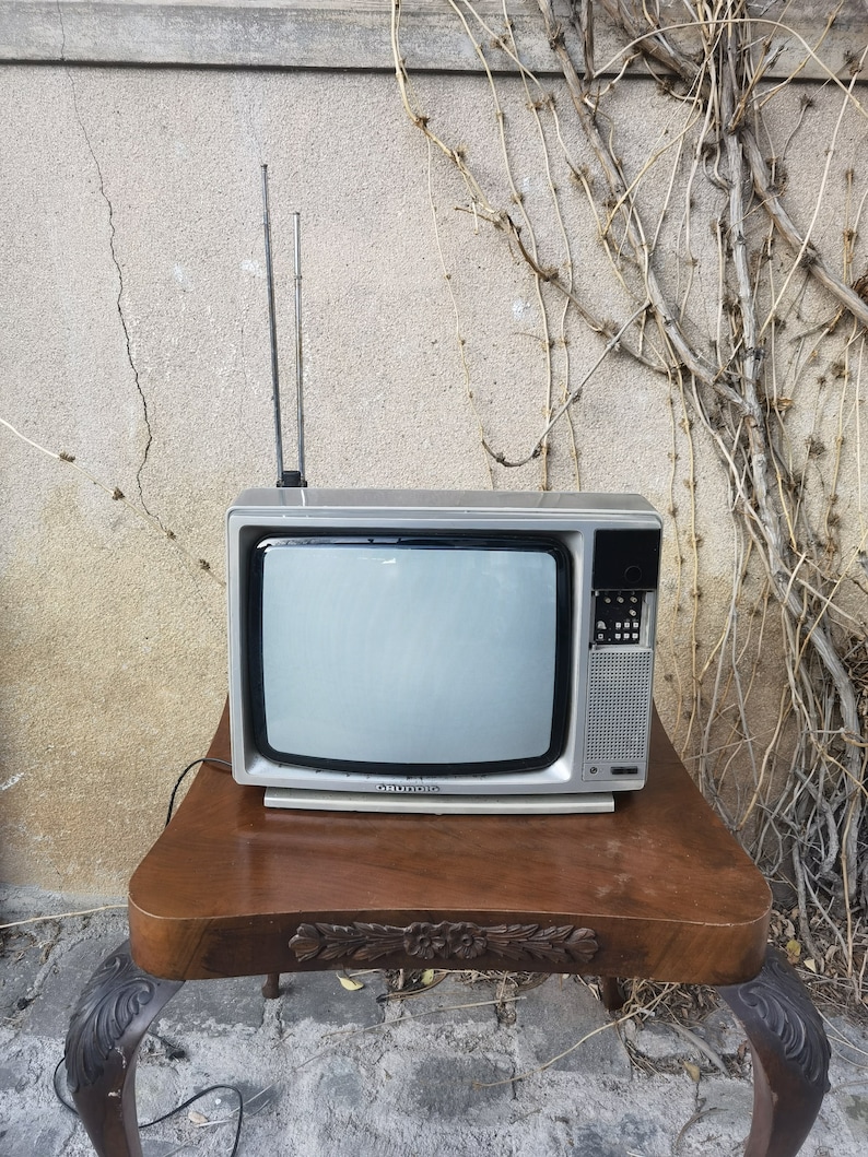 Grundig C 3304 Color Television, Vintage CRT 1980's Color 16.5'' Screen ...