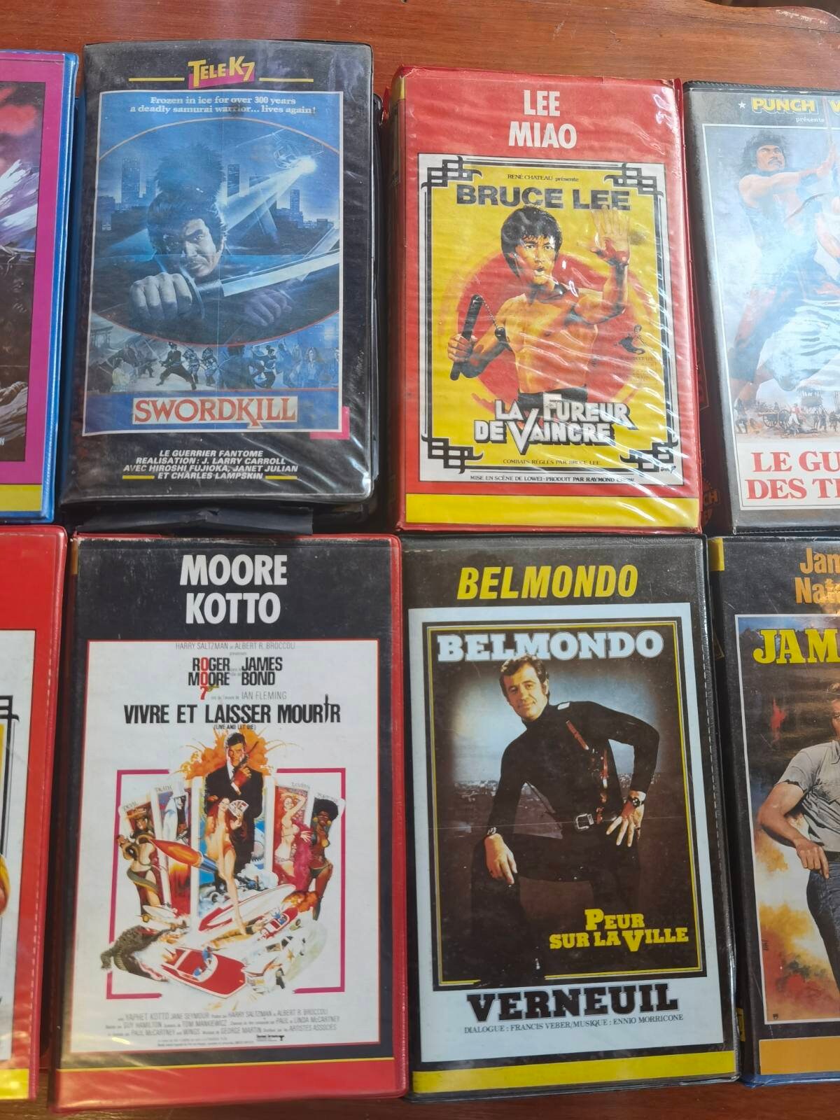 Lot of 35 VHS Cassette Tapes, Westerns, Horrors, Action French ...
