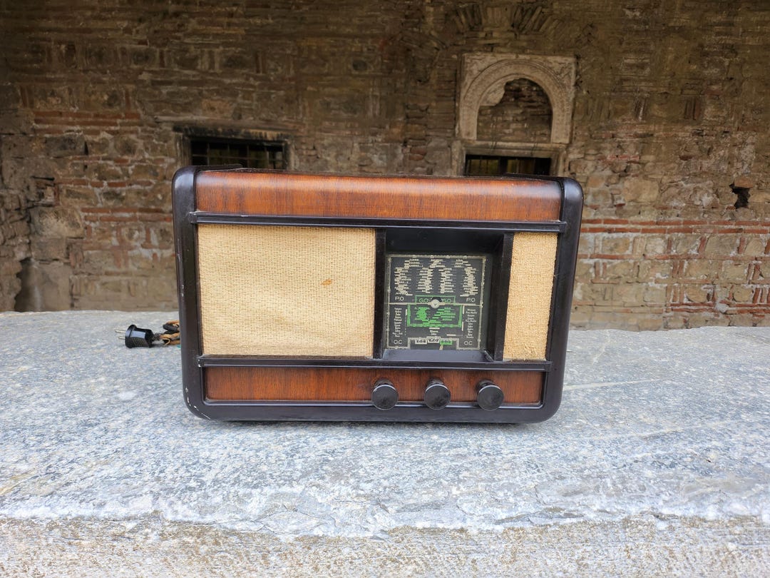 Atlantic Paris Radio Model 2A2-29, 0940s Wood and Bakelite Radio ...