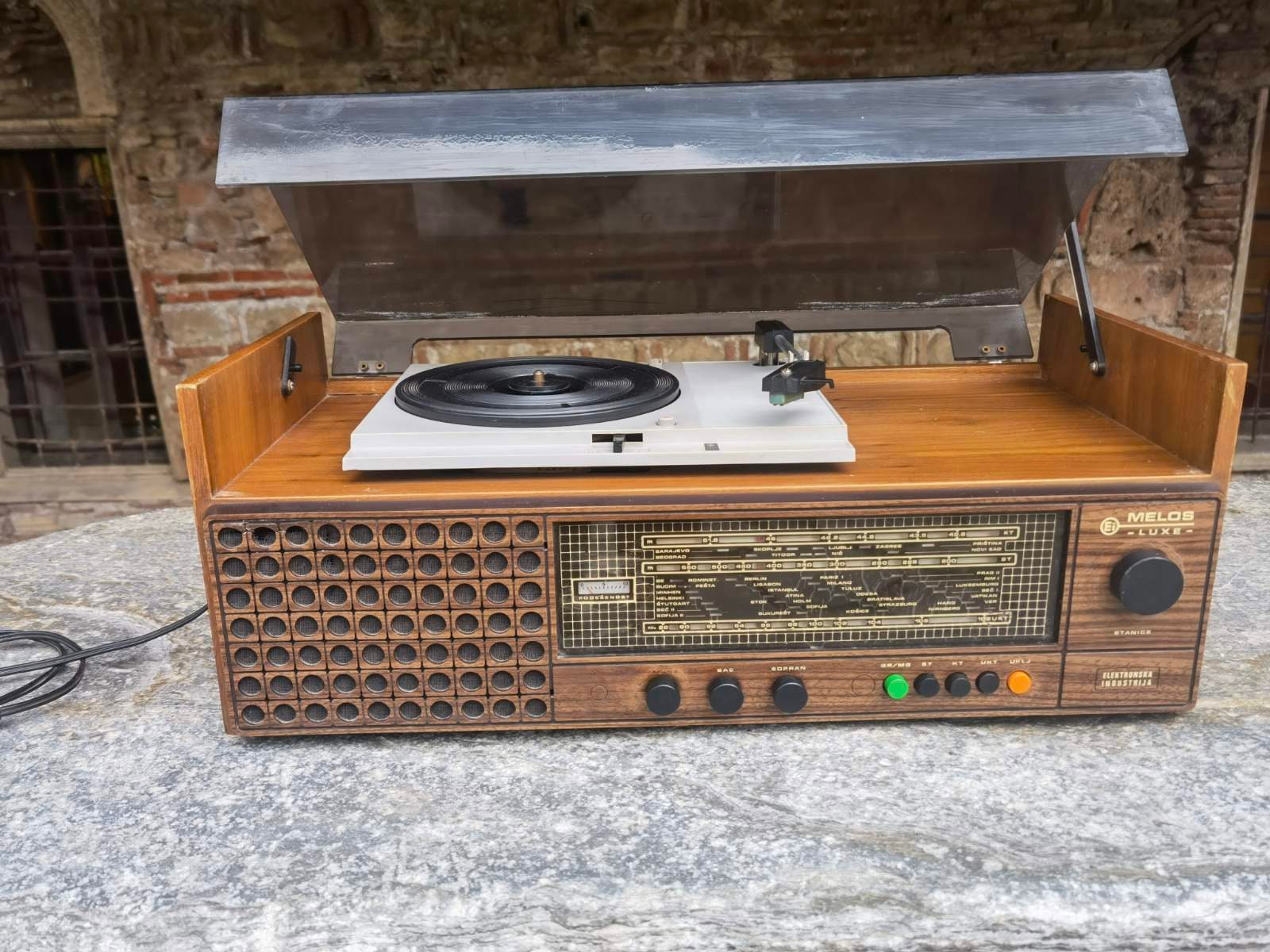 Melos Luxe Vintage 1970's Radio and Record Player, Wooden Retro Radio ...