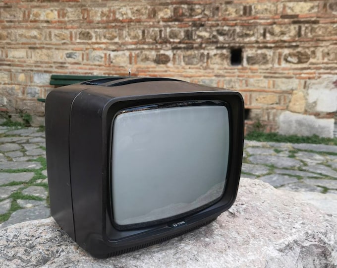 Vintage 1960s Zenith B&W Portable CRT TV Model K1620 Atomic MCM ...