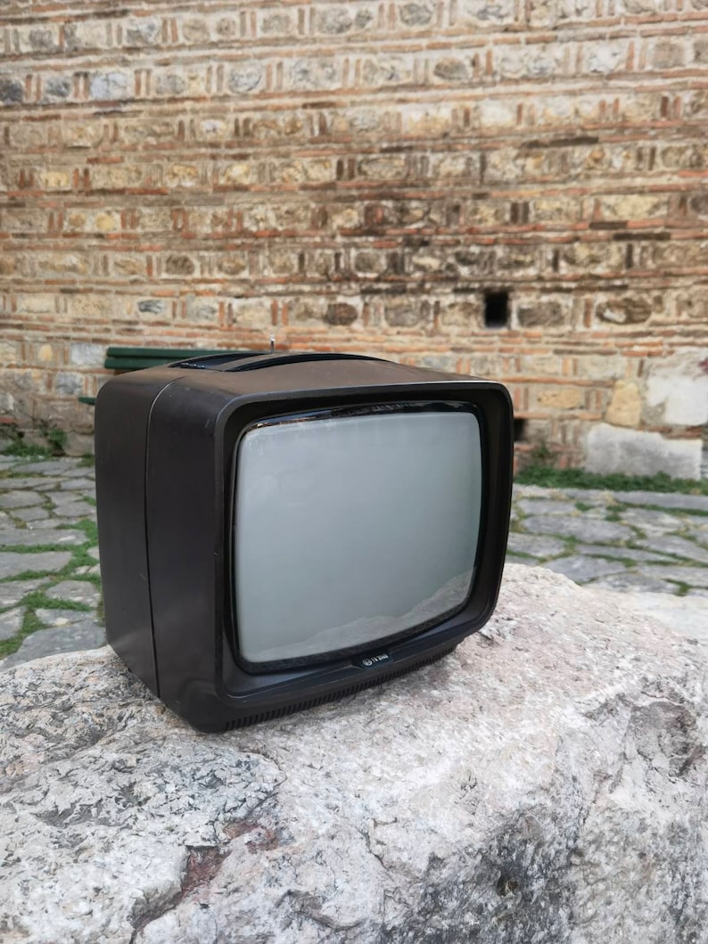 Vintage Late 1970's EI Tv 3140, Black and White Screen Television ...