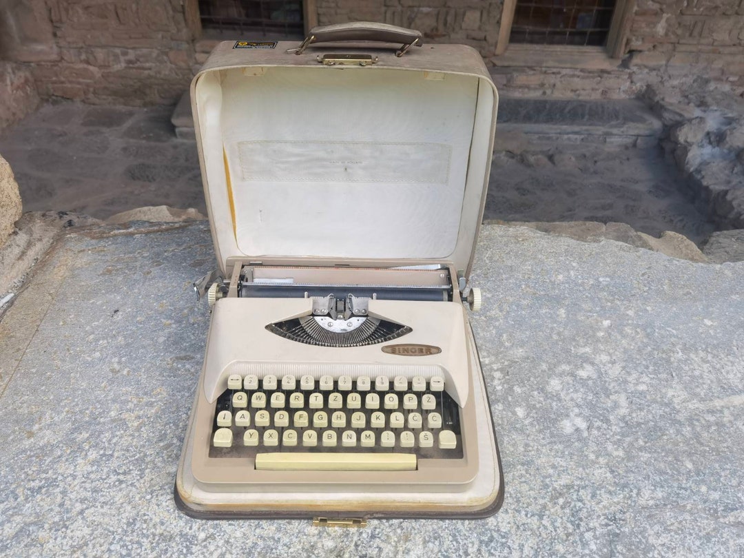 Singer Vintage Typewriter, 1960's Manual Typewriter Made in Holland - Etsy