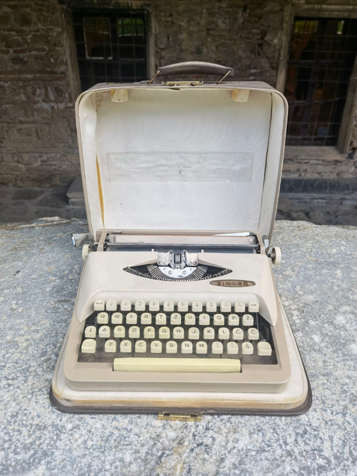 Singer Vintage Typewriter, 1960's Manual Typewriter Made in Holland - Etsy