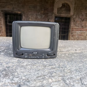 Supertech Model BTV - 452 Vintage Mini TV, Portable Retro Black and ...