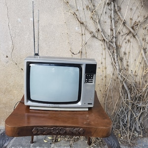 Grundig C 3304 Color Television, Vintage CRT 1980's Color 16.5'' Screen ...