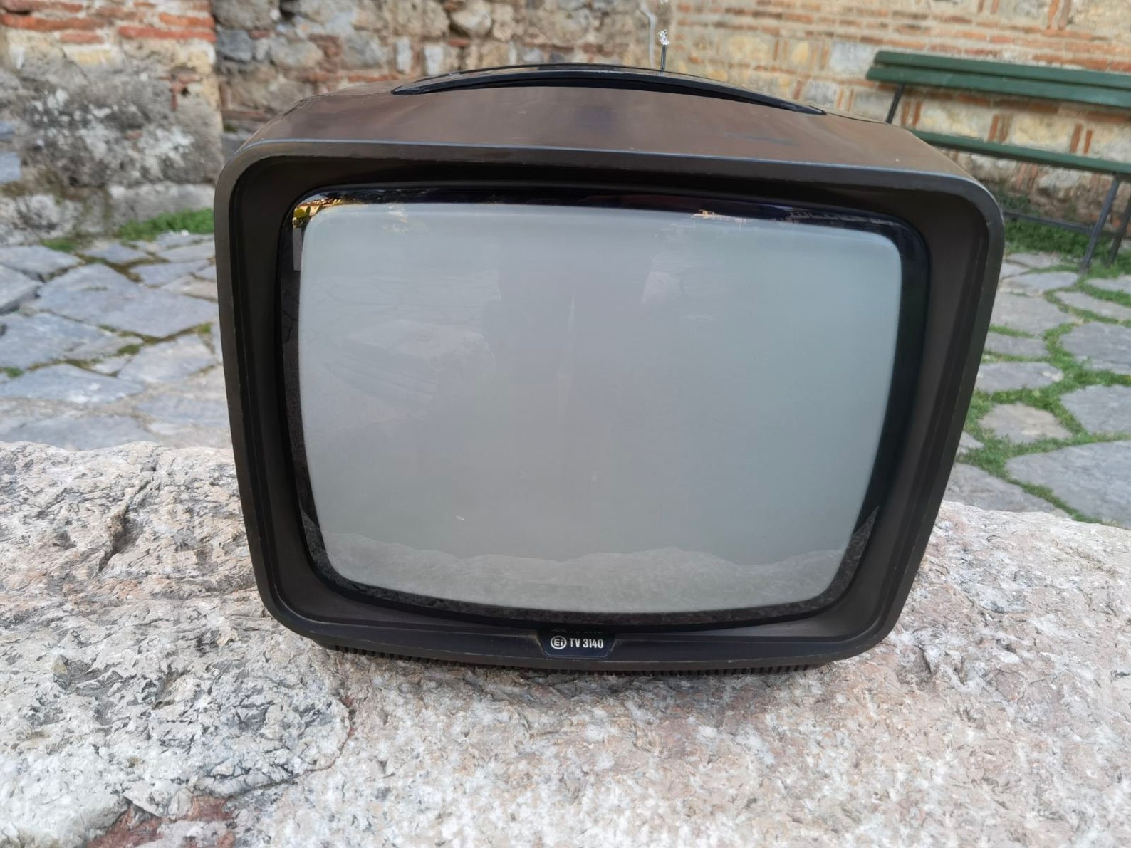 Vintage Late 1970's EI Tv 3140, Black and White Screen Television ...