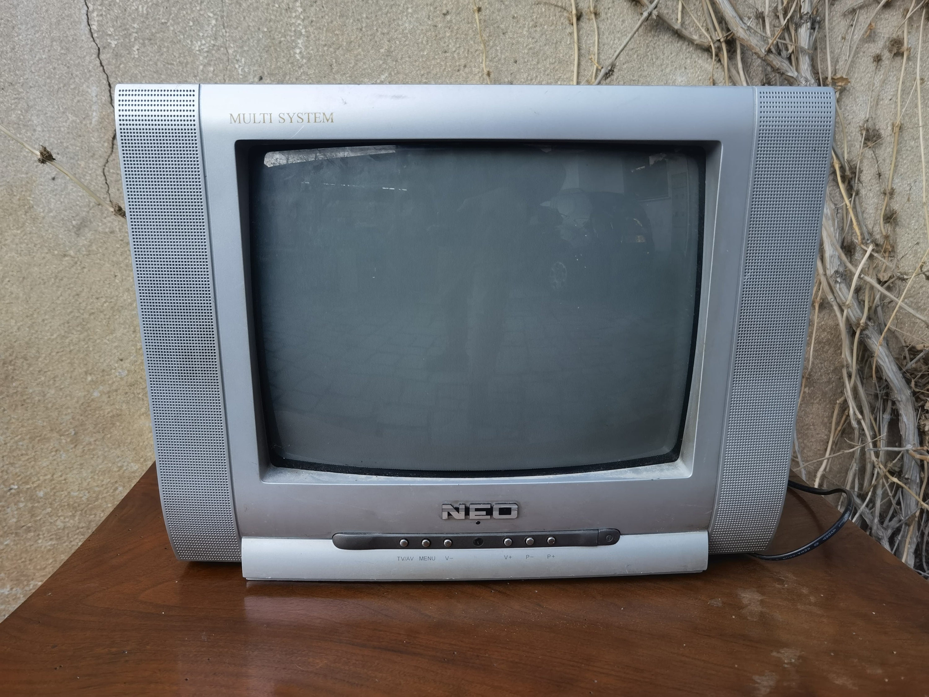 NEO Color Crt Television, Vintage Working Gaming TV, 1990's CRT Television - Etsy